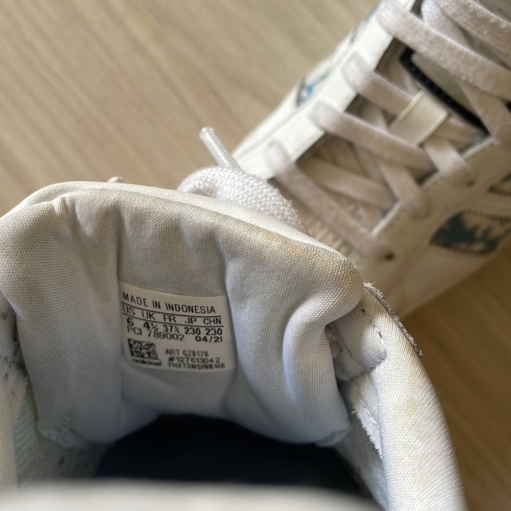 Adidas Shoes Women White And Blue Flower Size 6 - Gem